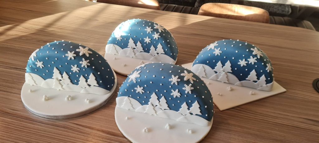 Half Moon Christmas Cakes – Delicious Recipes